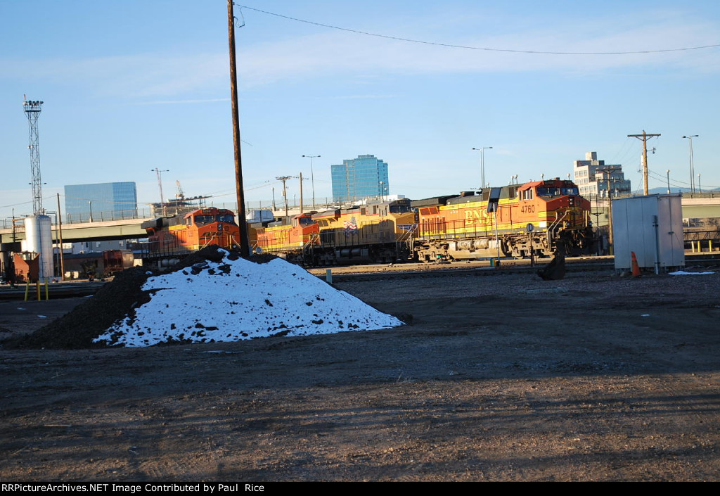 BNSF 4760 Point On An Arriving Freight